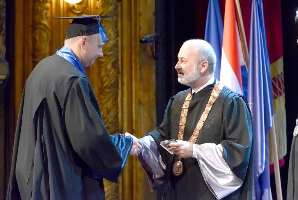 DR. SC. MATIJA VARGA priprema učenike i studente za tržište rada 21 ...