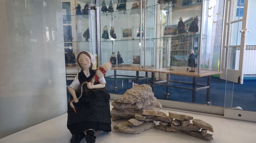 Baba Roga je "sletjela" u Gradsku knjižnicu Zadar: Pogledajte izložbu ...