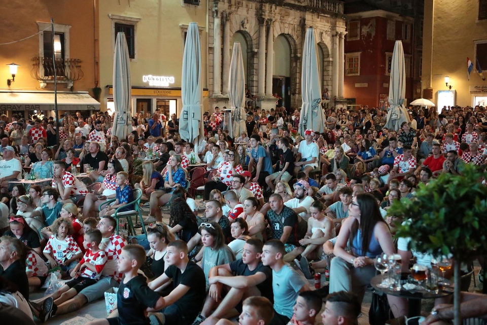 Fotogalerija Navijači Na Narodnom Trgu Pratili Utakmicu Hrvatske I